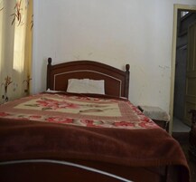 Quarto casal standard | Ferros/tábuas de passar roupa, Wi-Fi de cortesia