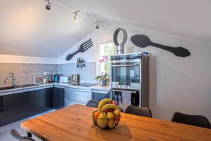Apartamento Comfort, terraço, vista para o mar (Cuisine séparée, accès par terrasse) | Cozinha privada | Um frigorífico, uma cafeteira/bule, uma chaleira elétrica 