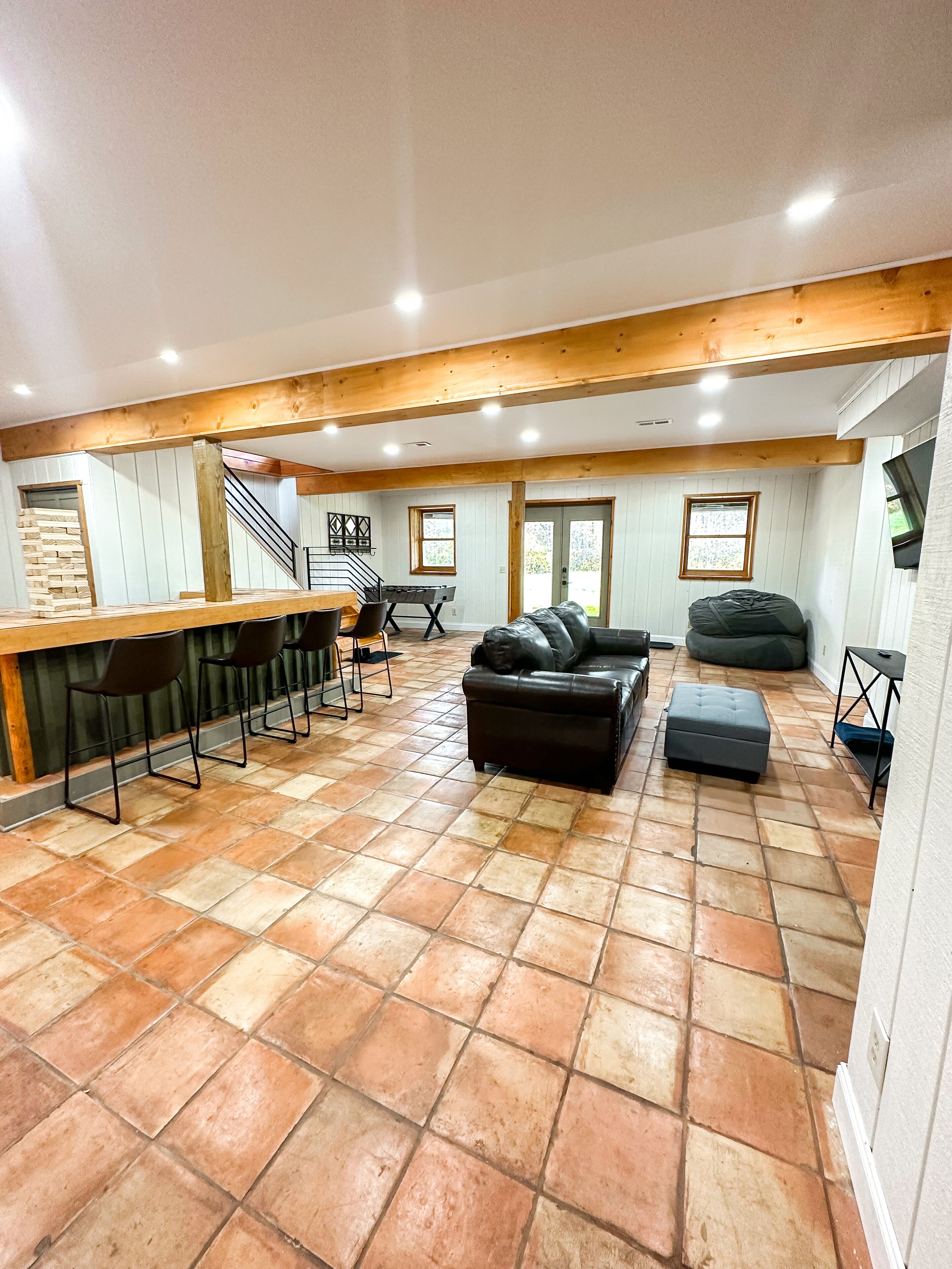 Bring Family And Friends To This Beautiful, Spacious, Open Plan Log Home. - Corfu, NY