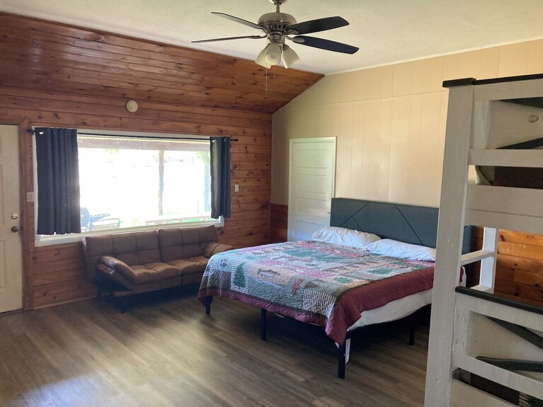 Lake Front Cabin #11 With Porch - Cabin With Kitchen, Steps From Possum Kingdom Lake - Possum Kingdom Lake, TX
