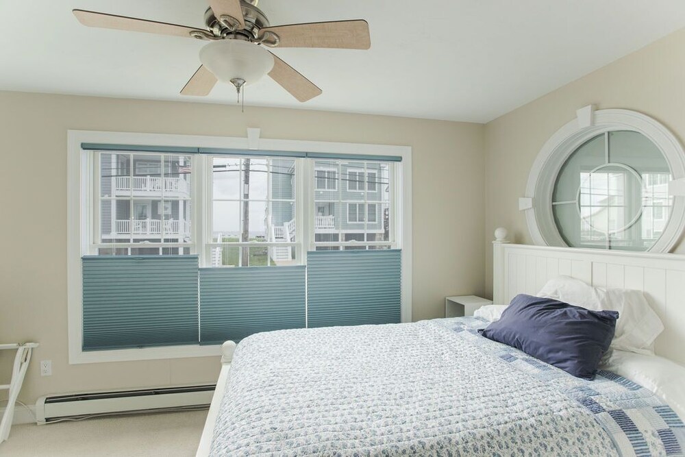 Amazing Beach House! 5 Bedroom Across The Ocean! - Kennebunkport, ME