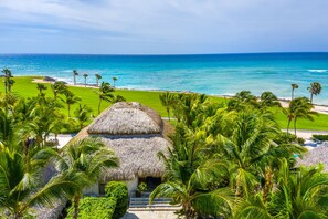 Na praia, areia branca, 5 bares na praia 