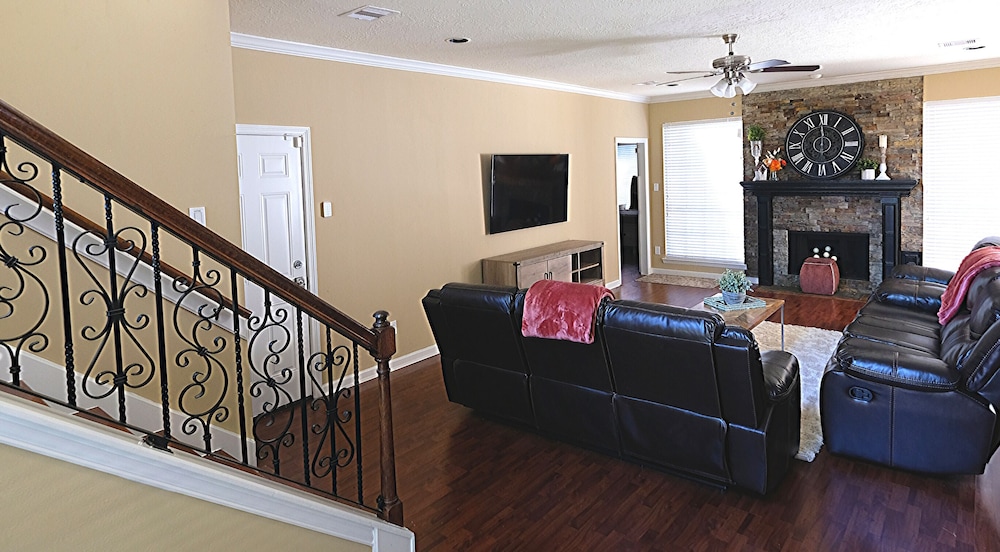 6bdrm 3.5bath 14beds - 2 Story Houston - Sugar Land, TX