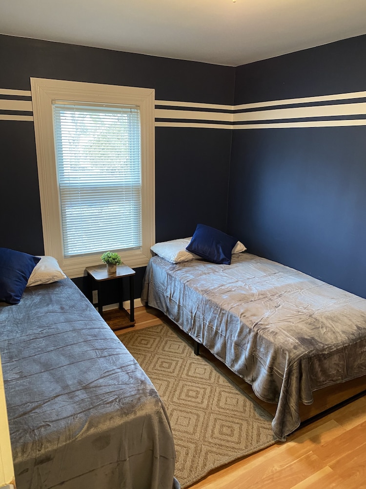 Just Peachy Peninsula Cottage -- Outside Of Lakeside - Put-in-Bay, OH
