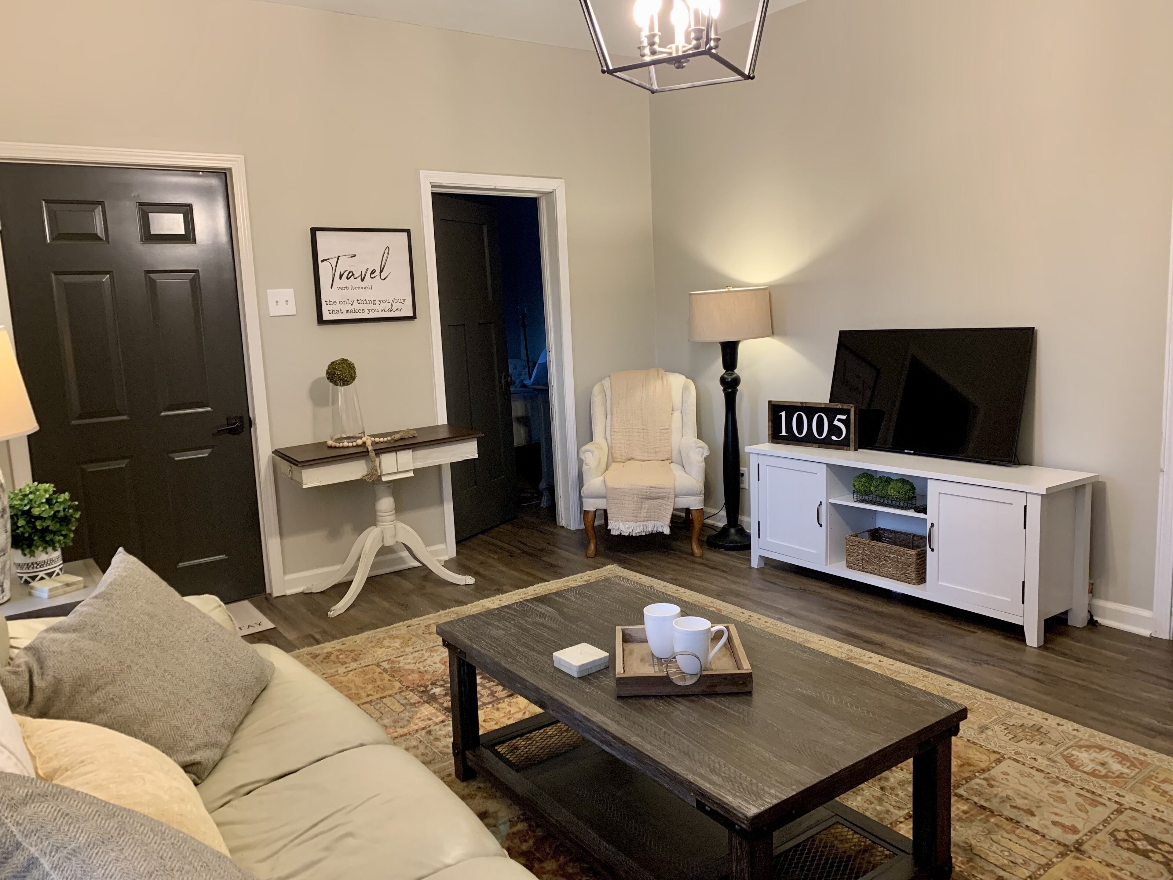 Newly Renovated And Ideally Located Near Campus And Downtown. High Speed Wifi - Champaign, IL