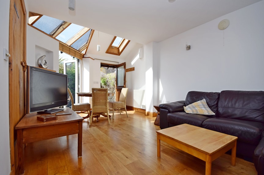 The Loft , Angmering-on-sea - A Apartment That Sleeps 4 Guests In 2 Bedrooms - Littlehampton