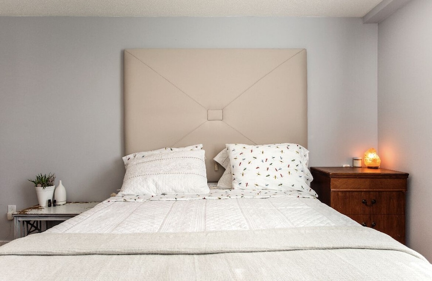 Cheery Bright Condo With Garden Space In Lively Neighborhood - Vancouver