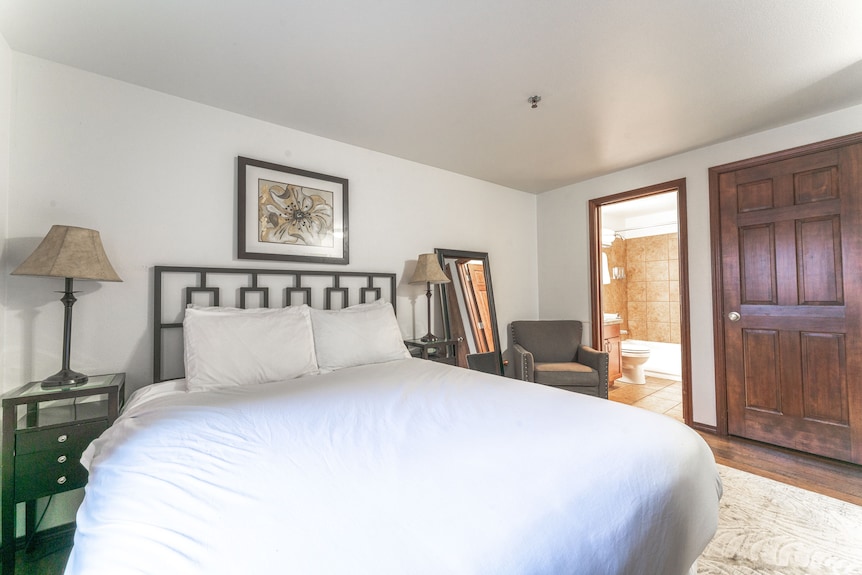 Grandview 205a - Second Floor Condo - State of Washington