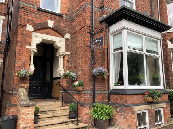The Old Lodge Guest House - Lincoln