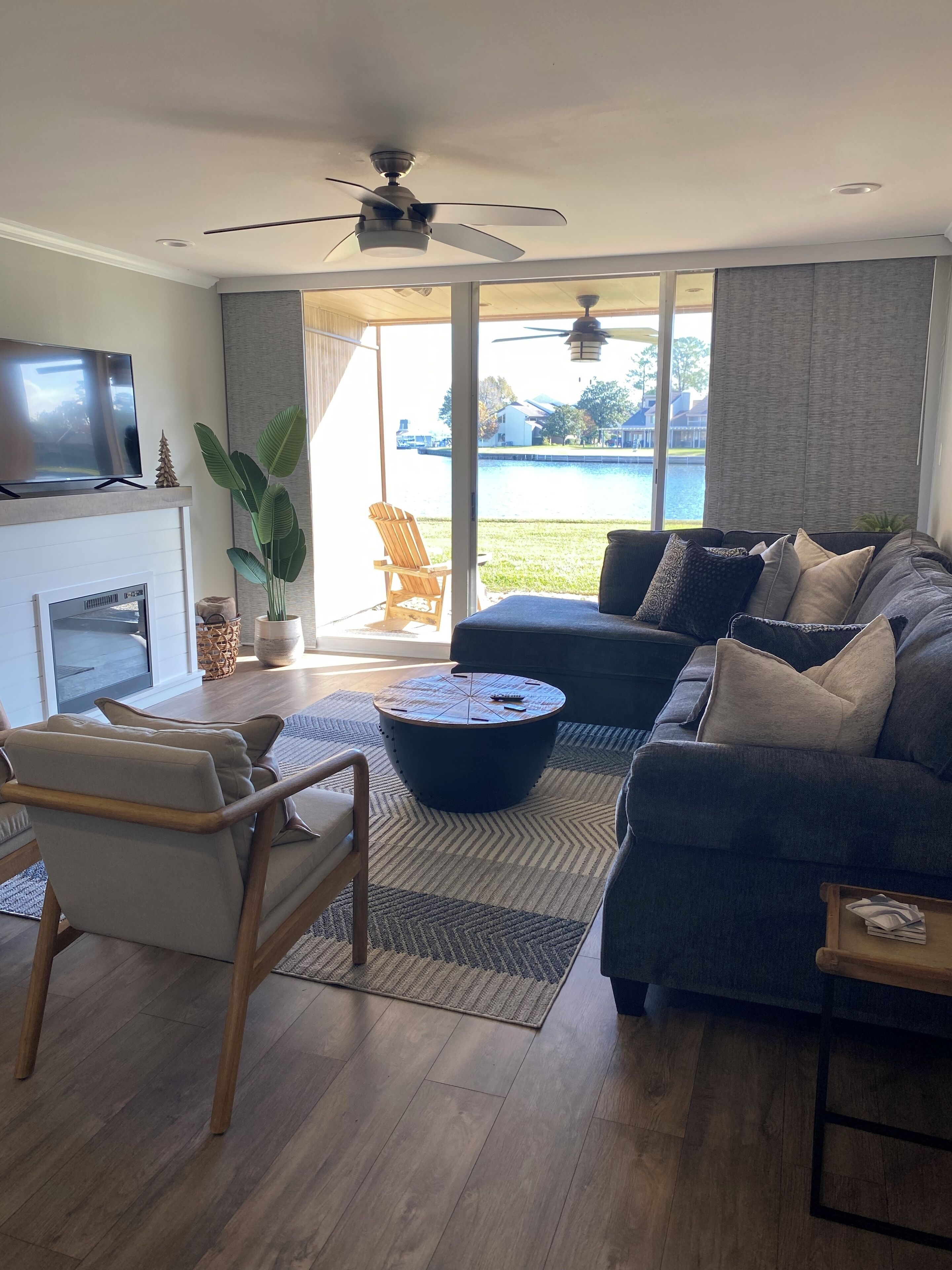 Waterfront Walden Lodge! Discounted Monthly Stays! - 컨로우