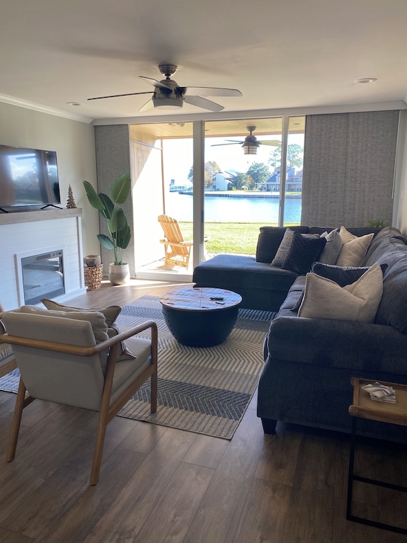 Waterfront Walden Lodge! Discounted Monthly Stays! - 컨로우