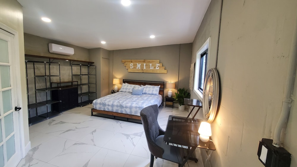 Stylish Cozy Modern Open Concept Guest House - Homestead, FL