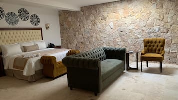Suite Júnior, 1 cama king-size (Jacuzzi) | 2 quartos, cofre no quarto, secretária, ferro/tábua de engomar