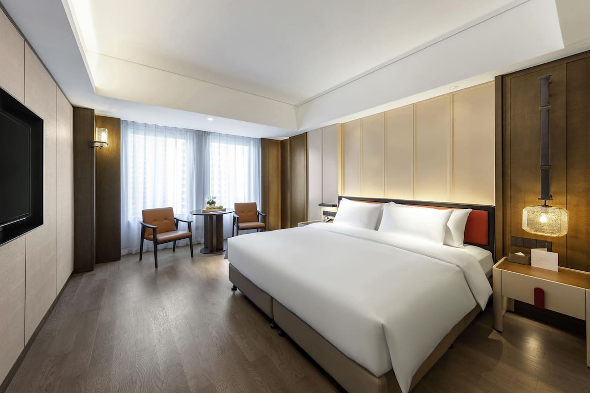 Quarto premier, 1 cama King | Frigobar, quartos à prova de som, ferros/tábuas de passar roupa