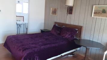 Quarto solteiro econômico | Wi-Fi, roupa de cama