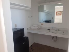Quarto casal luxo | Banheiro | Chuveiro/banheira combinados, toalhas de banho