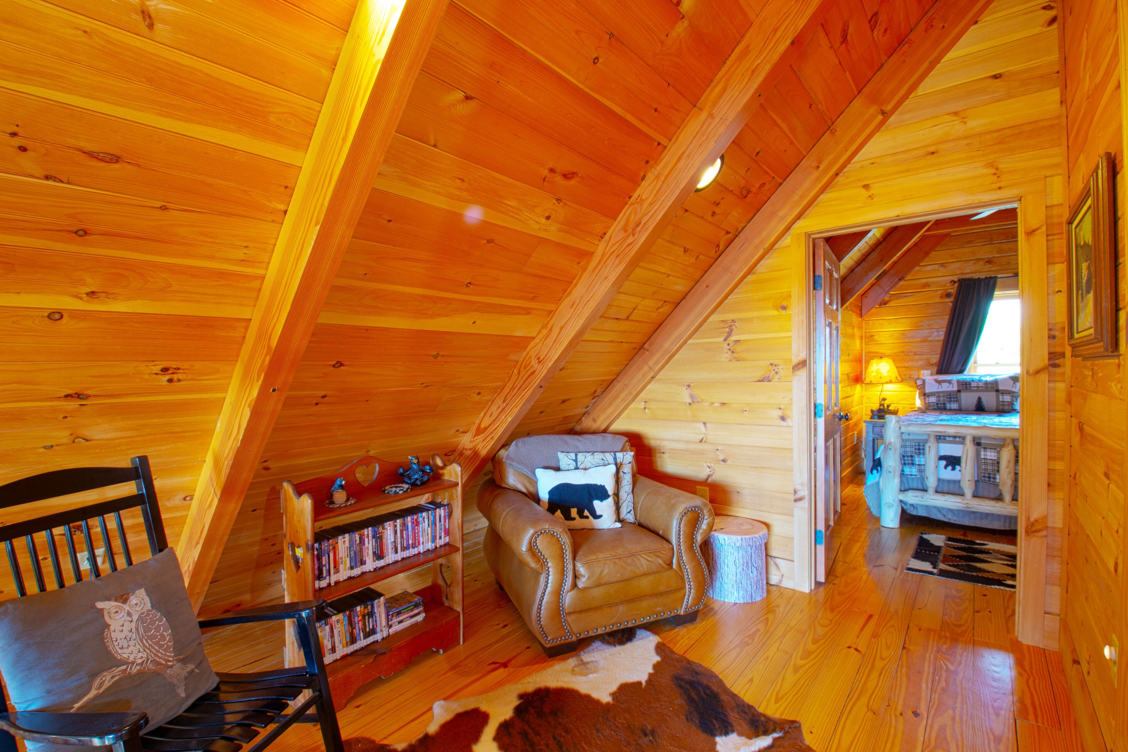 Secluded Oasis W/hot Tub + Mtn Views + Game Room + Fire Pit - Cherokee, NC