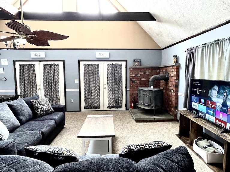 Entire Cozy Pocono Chalet With Fireplace, Firepit Bbq And Games - Pocono Lake