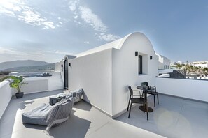 Suíte luxo, banheira de imersão, vista para o mar | Vista da sacada