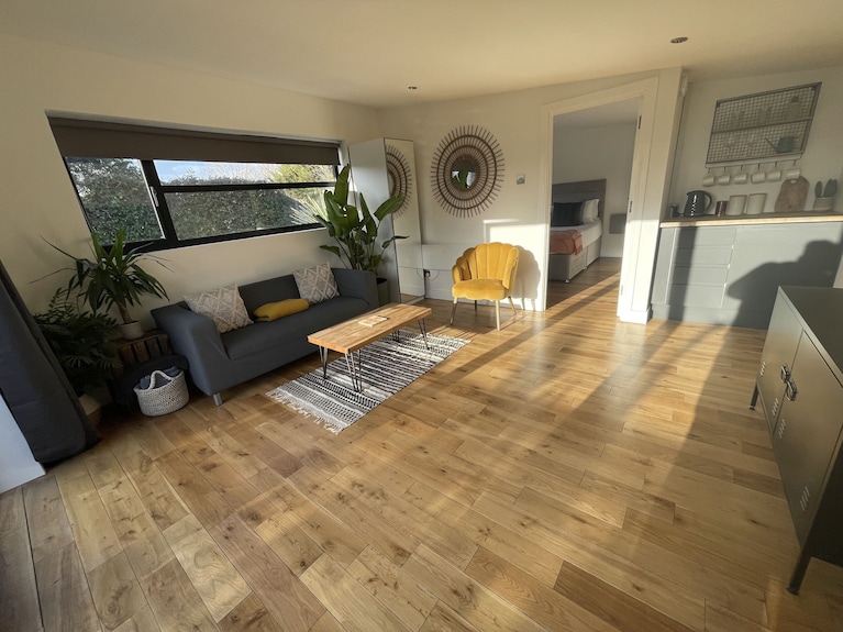 Relaxing Guest House With Jacuzzi & Boat Hire - Buckinghamshire