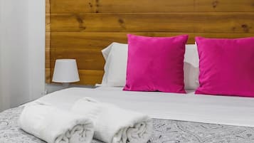 Quarto Duplo, casa de banho partilhada | Wi-fi grátis, roupa de cama fornecida