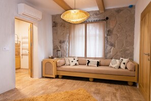 Quarto Comfort, 1 quarto, não fumadores, junto ao jardim | Sala de estar | Smart TV de 40 polegadas com canais via satélite, televisor 