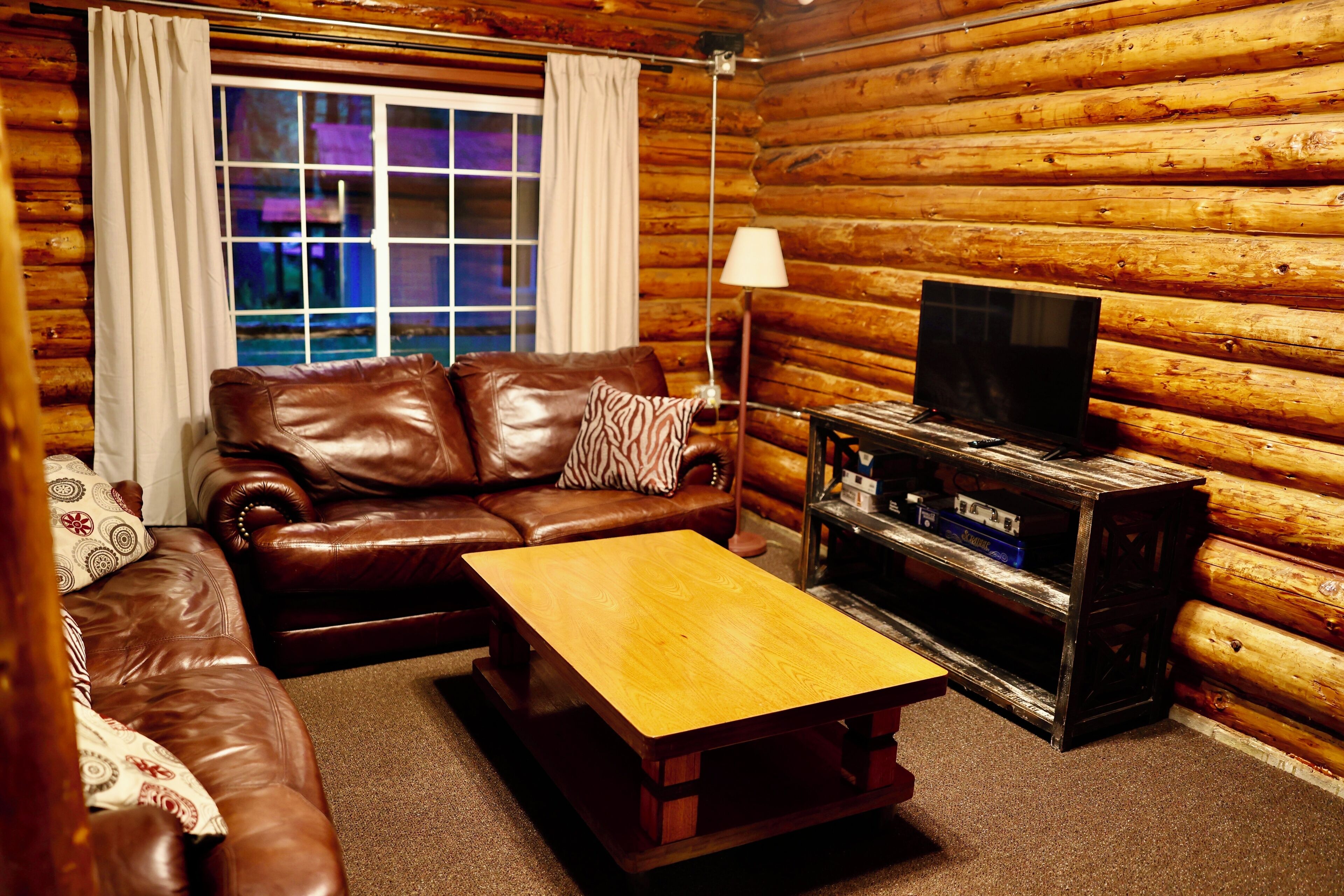 Log Cabin At Rainier Lodge - 0.4 Miles From Mt.rainier - Mount Rainier, WA