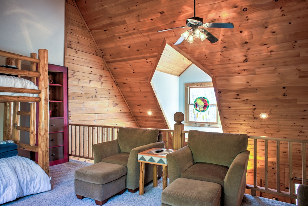 Pisgah Pines By Carolina Mornings | Fire Pit & Hot Tub +Biltmore Pass - Asheville, NC