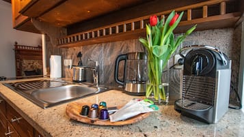 Apartamento | Cozinha privada | Uma máquina de lavar louça, uma máquina de café expresso