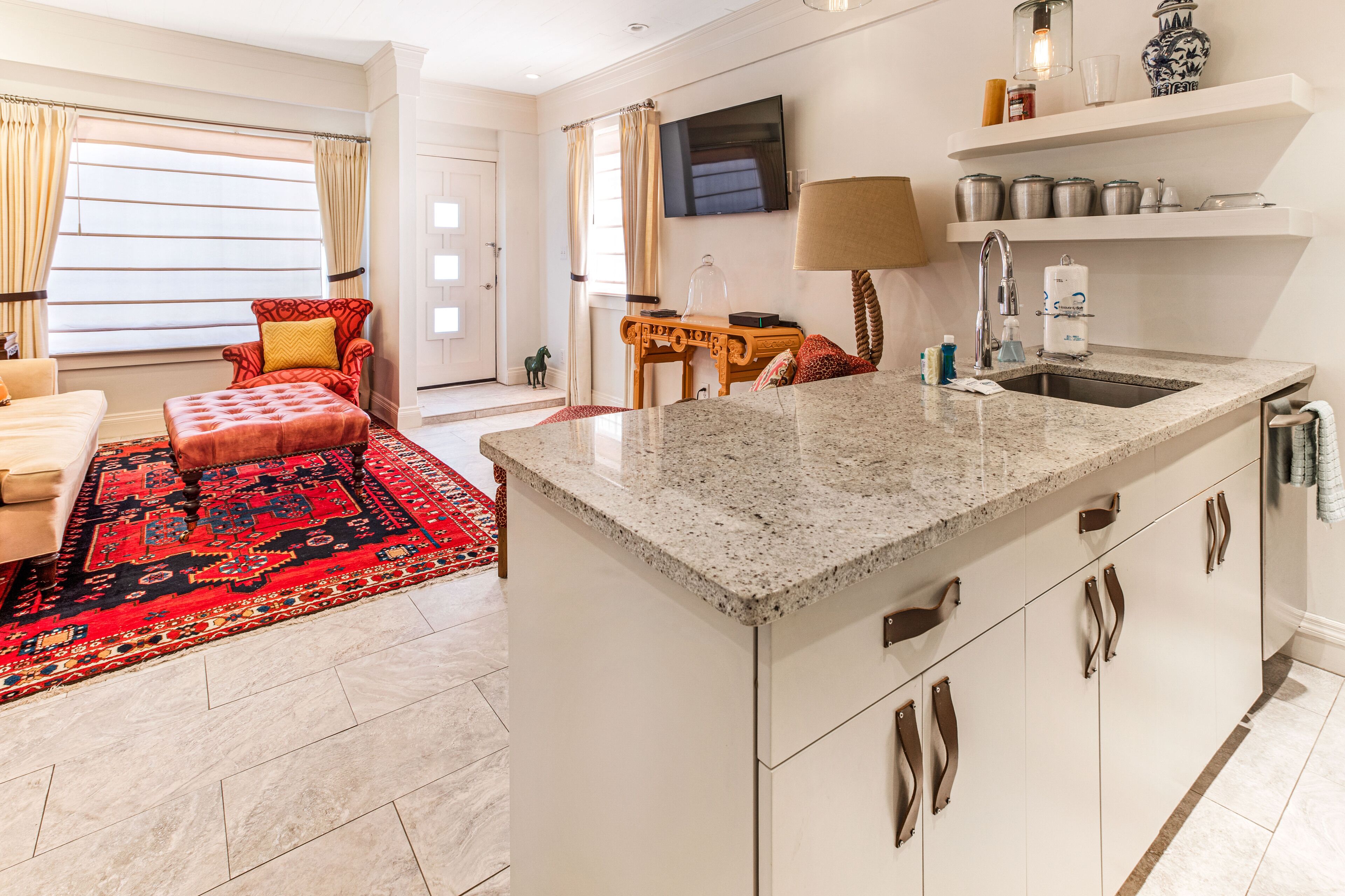 Lovingly Restored Carriage House On Pulaski Square By Lucky Savannah - Savannah