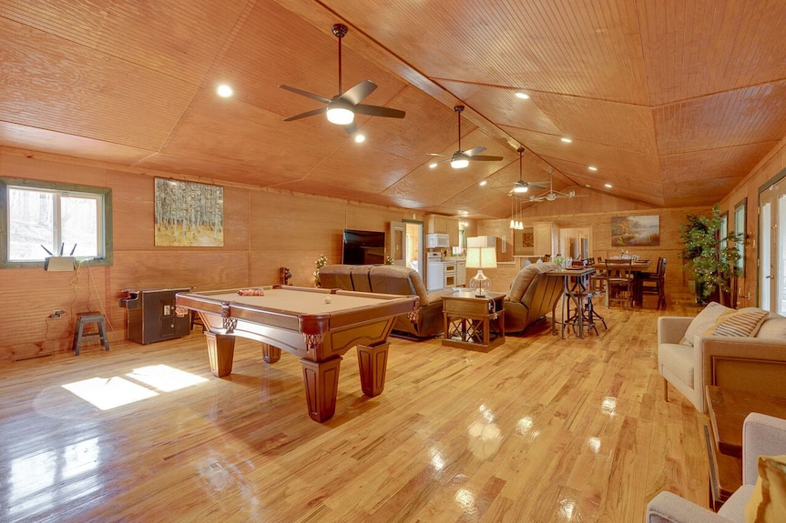 Unplug And Unwind In This Tranquil River Lodge And 2 Cozy Cabins - Lake Greenwood, SC