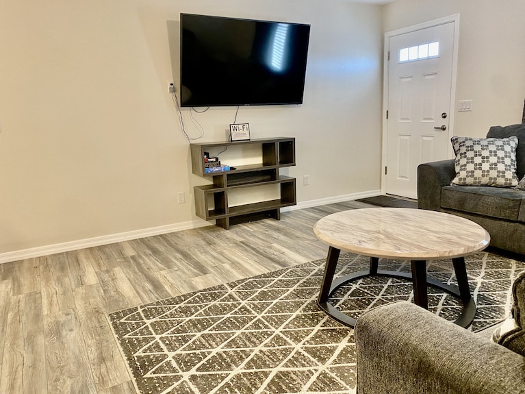 Cozy Brand New Home Near The Colorado River! - Laughlin, NV