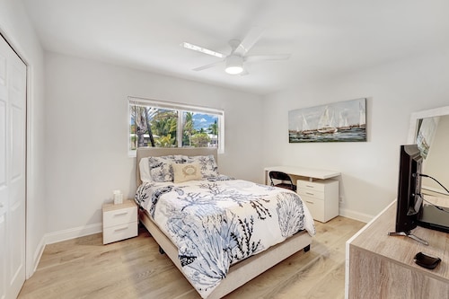 Bike Ride To The Beach, Heated Saltwater Pool - Delray Beach, FL