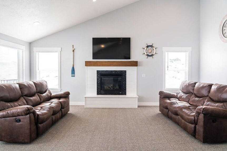 Sleeps 35 W/ Pickleball Court & Ideal Beach | Hot Tub, Golf, Trails - Bear Lake - Utah