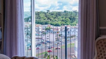Suite-Estúdio Romântica, Vista para a cidade | Com mobília individualizada, berço de viagem, Wi-fi grátis
