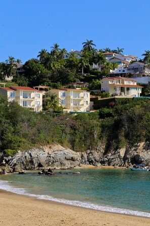 Apartamento em Condomínio Fechado, várias camas (2058 - Villas Carey Condo D1) | Praia