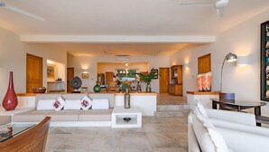Condo, várias camas (2058 - Villas Carey Condo D1) | Área de estar
