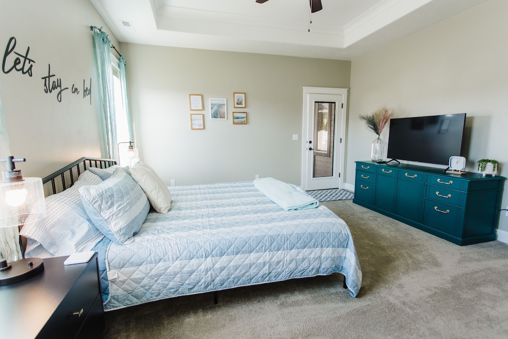 Beautiful Home With Hot Tub, Community Pool & Game Room. - Nampa, ID