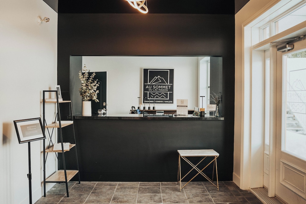 Au Sommet Du Lac Magog - Magog