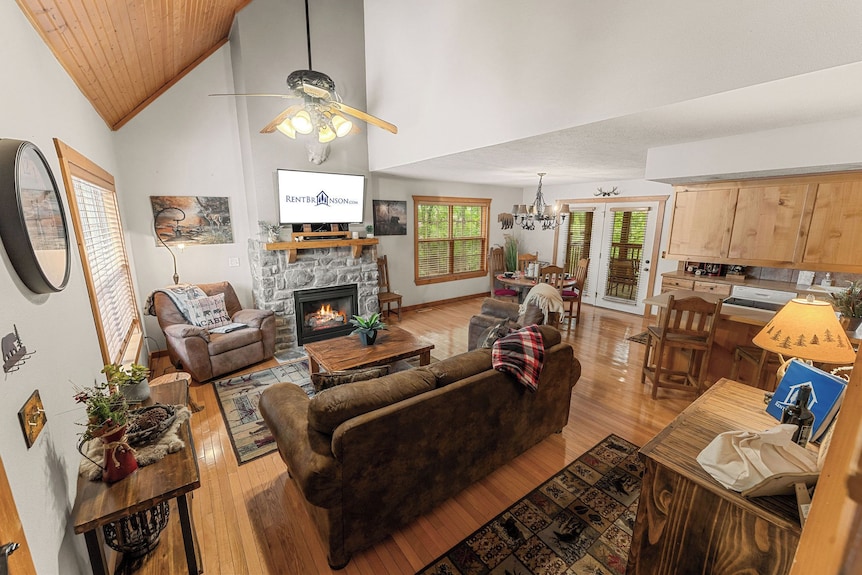 Romantic Getaway Near Silver Dollar City With Free Tickets & Onsite Golf Course - Rockaway Beach, MO