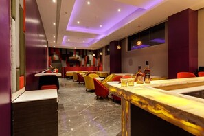 2 bares/lounges 