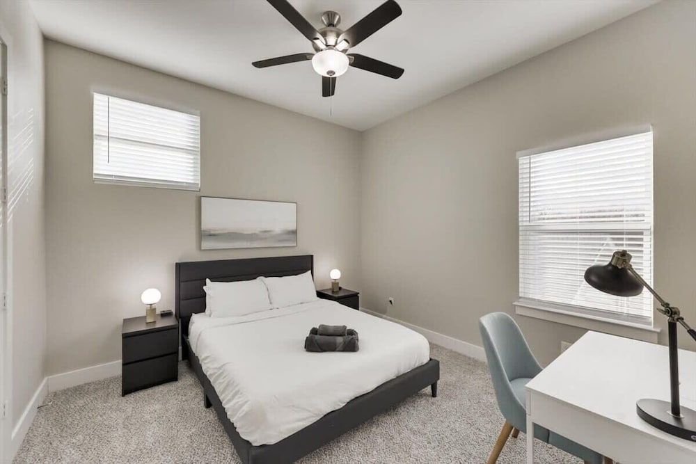 Modern And Spacious High End Home Near Downtown - Dallas, TX