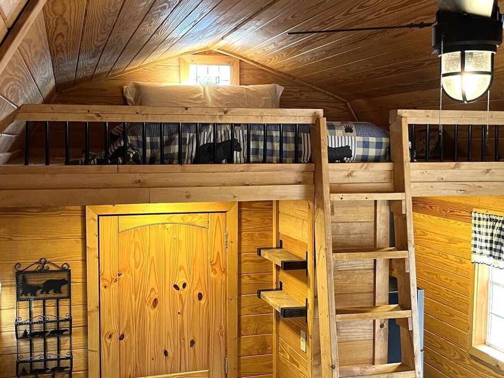 Tiny House Experience! Re-discover Life, Love, Self And Peace - Gatlinburg, TN