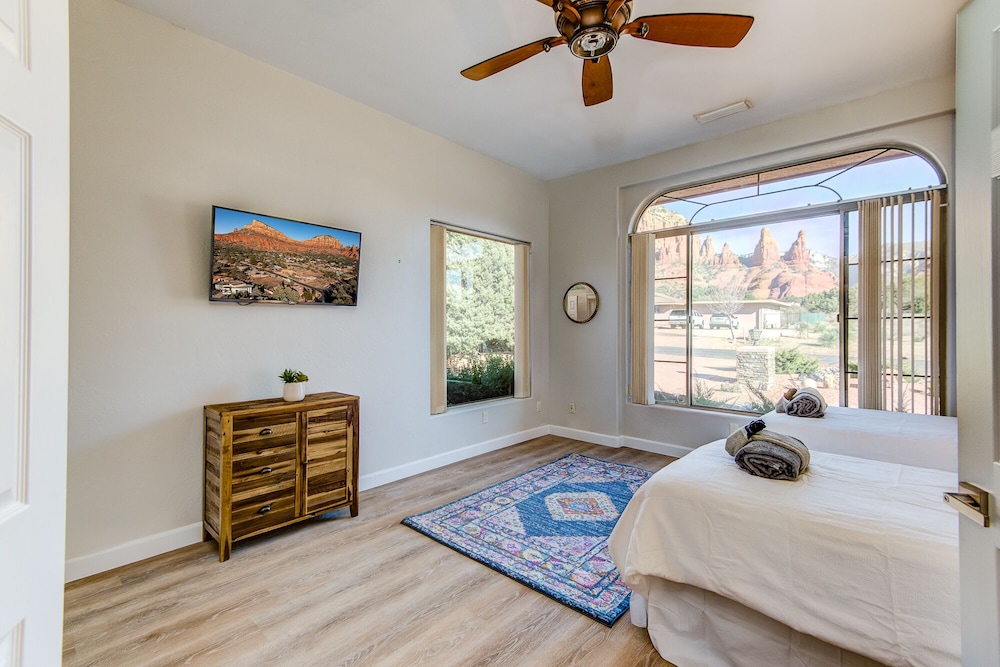 Sedona Chapel Area Charm Red Rock Views+outdoor Dining+near Hiking+pets Ok - Sedona, AZ