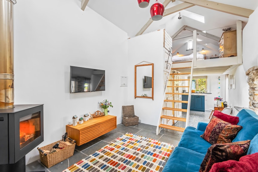 Luxury Self-contained Cottage For Two With Wood Fired Hot Tub - 애쉬버턴