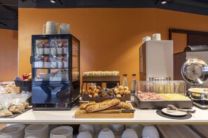 Pequeno-almoço tipo buffet diário (7.90 EUR por pessoa) 