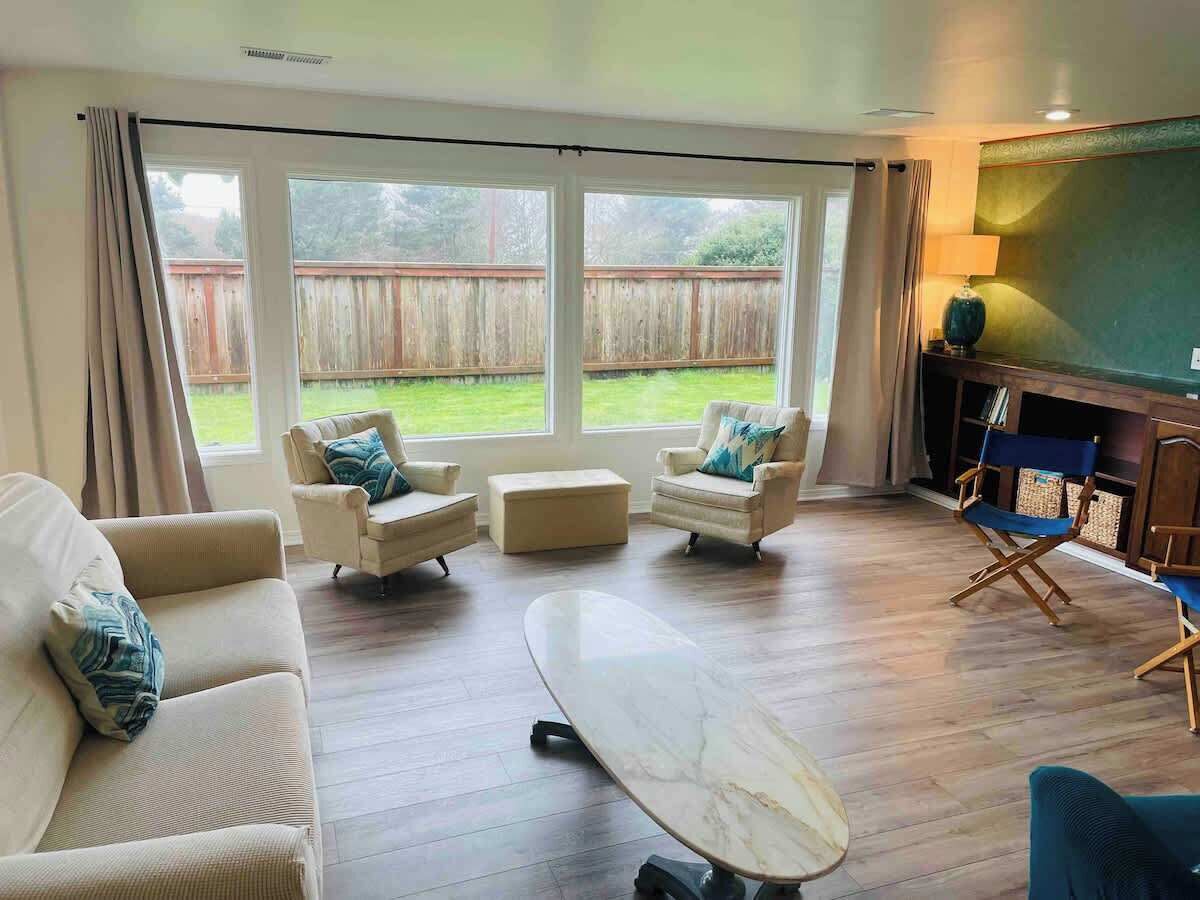 Surfside Beach House Near Ancient Redwoods - Smith River, CA