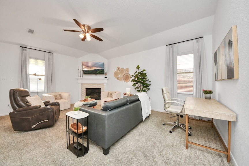 Cinco Ranch Furnished 1 Story Home, King Beds, Walking Trail, Sleeps 6+ - Katy, TX