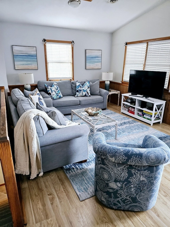 Semi-oceanfront Gem In The Heart Of Kdh - Steps To Beach, Dining & Dog Friendly! - Nags Head, NC