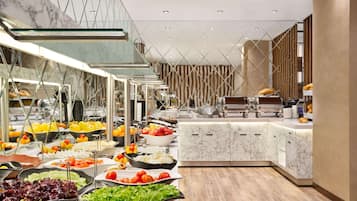 Café da manhã com buffet grátis todos os dias